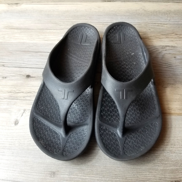Telic | Shoes | Telic Energy Recovery Thong Flip Flops | Poshmark